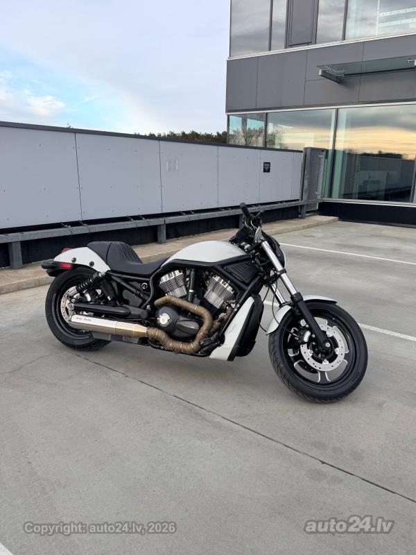Harley-Davidson V-Rod 2004 Tallina, ar dzinēja tilpumu 1.13 L un nobraukumu 21 tūkst. km par 7500 €, foto 1 vietnē AUTOMOTO.COM.LV