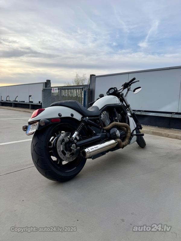 Harley-Davidson V-Rod 2004 Tallina, ar dzinēja tilpumu 1.13 L un nobraukumu 21 tūkst. km par 7500 €, foto 2 vietnē AUTOMOTO.COM.LV