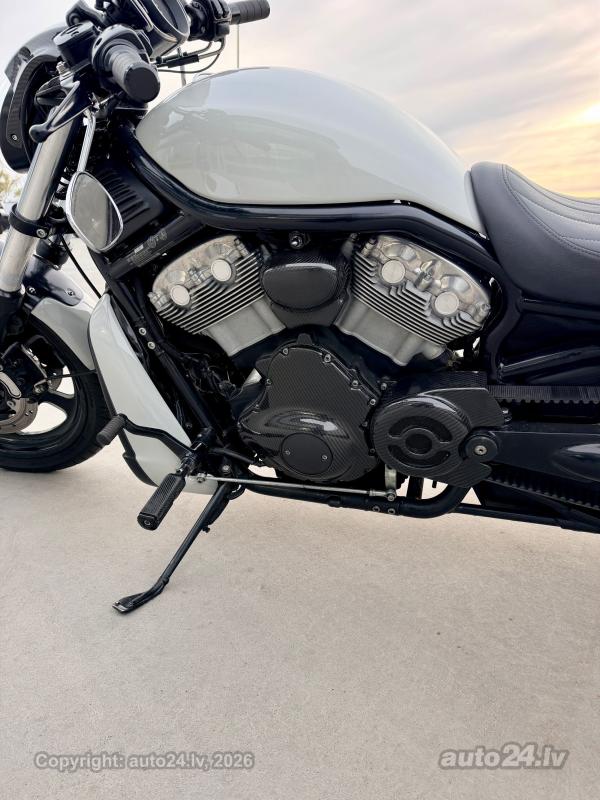 Harley-Davidson V-Rod 2004 Tallina, ar dzinēja tilpumu 1.13 L un nobraukumu 21 tūkst. km par 7500 €, foto 9 vietnē AUTOMOTO.COM.LV