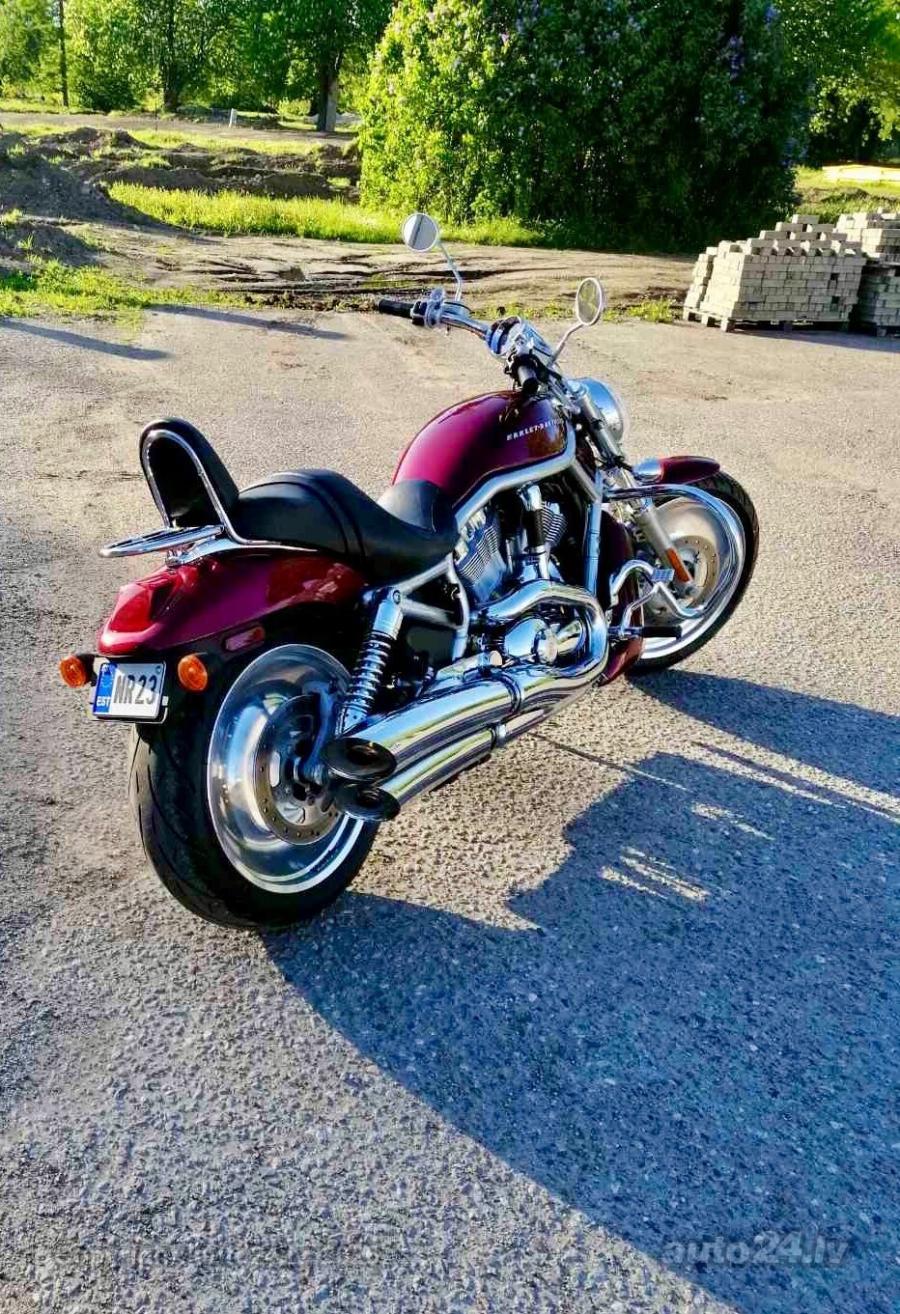 Красный Харли-Девидсон V-Rod 2004 в Йыхви, объемом двигателя 1.20 л и пробегом 7 тыс. км за 8300 €, фото 1 на AUTOMOTO.COM.LV