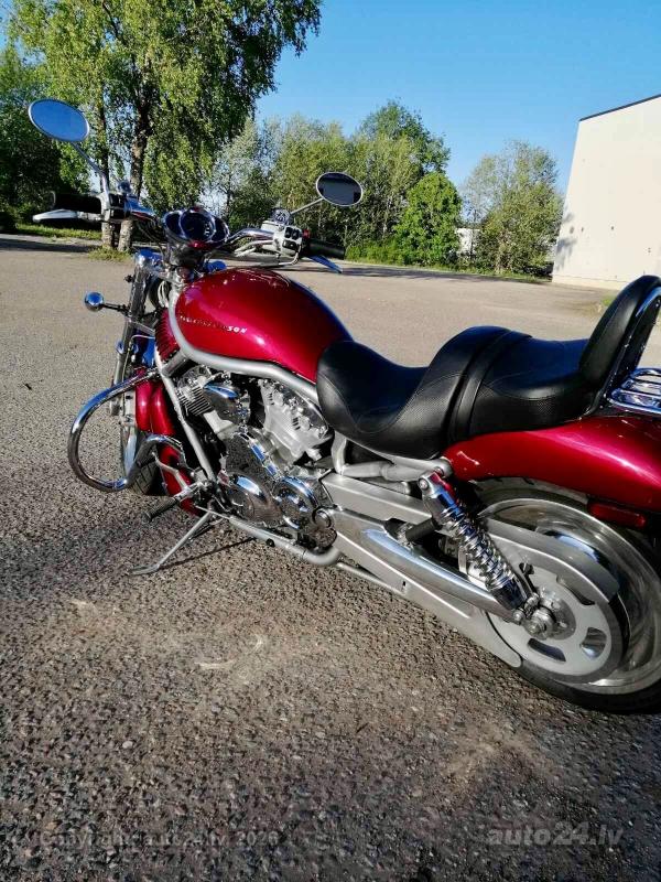 Красный Харли-Девидсон V-Rod 2004 в Таллин, объемом двигателя 1.20 л и пробегом 7 тыс. км за 8300 €, фото 2 на AUTOMOTO.COM.LV