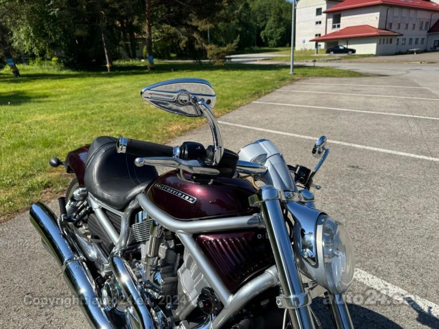 Red Harley-Davidson V-Rod 2007 in Tallinn, with an engine capacity of 1.13 L and mileage of 12 thousand km for 9500 €, photo 3 on AUTOMOTO.COM.LV