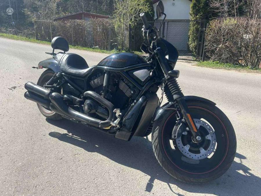 Black Harley-Davidson VRSCDX 2007 in Vilnius, with an engine capacity of 1.13 L and mileage of 68 thousand km for 7800 €, photo 5 on AUTOMOTO.COM.LV