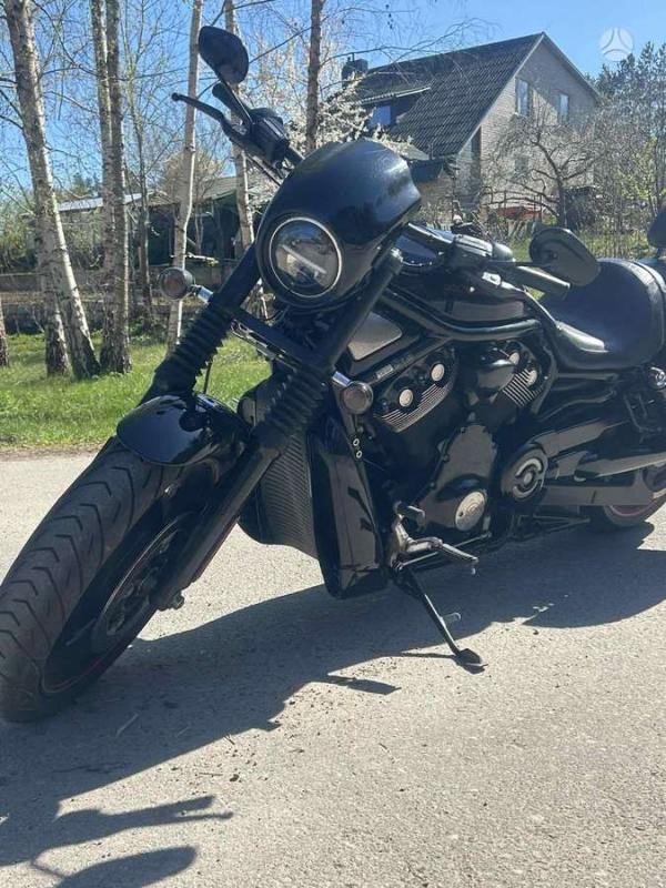 Melns Harley-Davidson VRSCDX 2007 Viļņa, ar dzinēja tilpumu 1.13 L un nobraukumu 68 tūkst. km par 7800 €, foto 8 vietnē AUTOMOTO.COM.LV