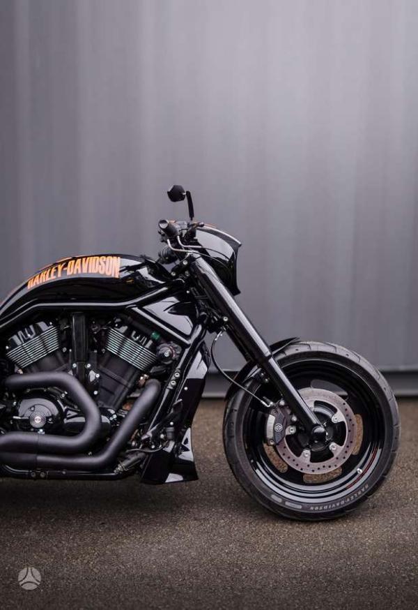 Melns Harley-Davidson VRSCDX 2010 Kauņa, ar dzinēja tilpumu 1.25 L un nobraukumu 30 tūkst. km par 20202 €, foto 1 vietnē AUTOMOTO.COM.LV