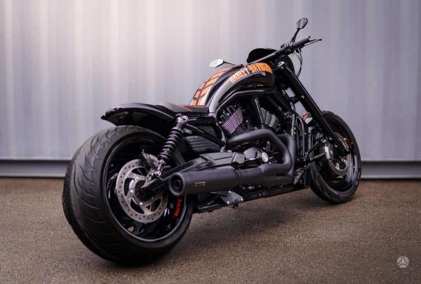 Melns Harley-Davidson VRSCDX 2010 Kauņa, ar dzinēja tilpumu 1.25 L un nobraukumu 30 tūkst. km par 20202 €, foto 3 vietnē AUTOMOTO.COM.LV