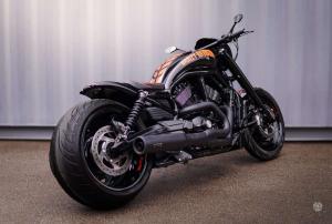 Melns Harley-Davidson VRSCDX 2010 Kauņa, ar dzinēja tilpumu 1.25 L un nobraukumu 30 tūkst. km par 20202 €, foto 3 vietnē AUTOMOTO.COM.LV