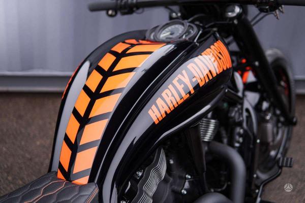 Melns Harley-Davidson VRSCDX 2010 Kauņa, ar dzinēja tilpumu 1.25 L un nobraukumu 30 tūkst. km par 20202 €, foto 4 vietnē AUTOMOTO.COM.LV