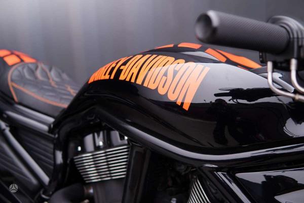 Melns Harley-Davidson VRSCDX 2010 Kauņa, ar dzinēja tilpumu 1.25 L un nobraukumu 30 tūkst. km par 20202 €, foto 5 vietnē AUTOMOTO.COM.LV