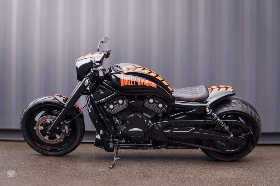 Melns Harley-Davidson VRSCDX 2010 Kauņa, ar dzinēja tilpumu 1.25 L un nobraukumu 30 tūkst. km par 20202 €, foto 10 vietnē AUTOMOTO.COM.LV