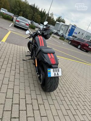 Black Harley-Davidson VRSCDX 2017 in Kaunas, with an engine capacity of 1.25 L and mileage of 8 thousand km for 23999 €, photo 8 on AUTOMOTO.COM.LV