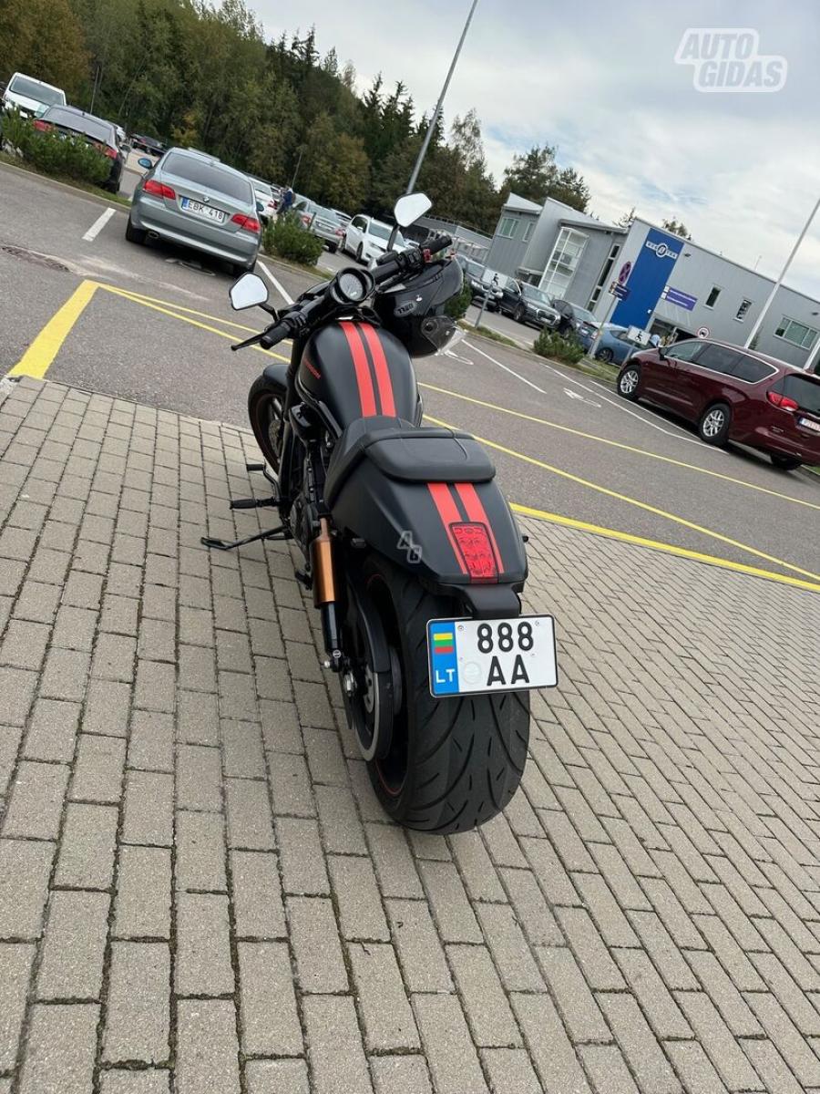 Black Harley-Davidson VRSCDX 2017 in Kaunas, with an engine capacity of 1.25 L and mileage of 8 thousand km for 23999 €, photo 8 on AUTOMOTO.COM.LV
