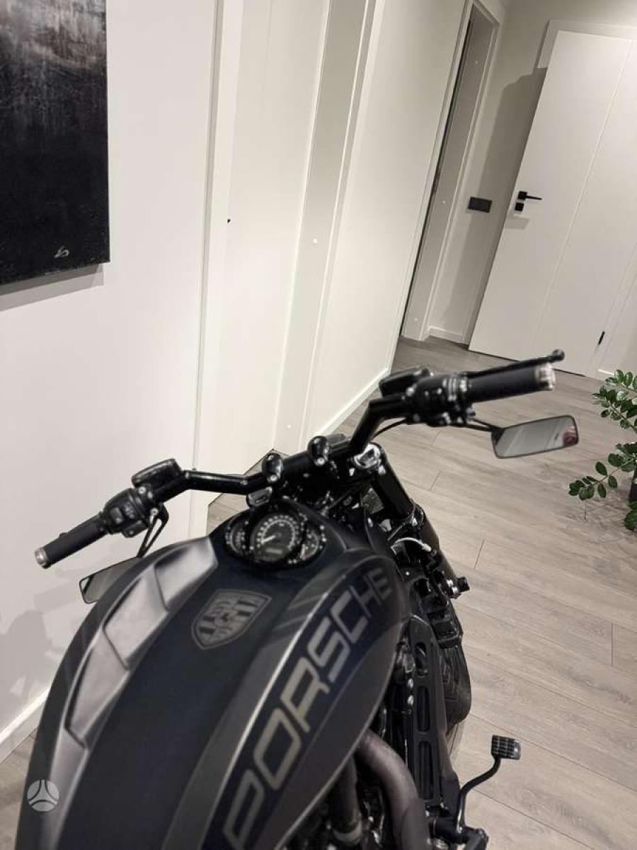 Pelēks Harley-Davidson VRSCF 2014 Viļņa, ar dzinēja tilpumu 1.25 L un nobraukumu 35 tūkst. km par 17900 €, foto 6 vietnē AUTOMOTO.COM.LV