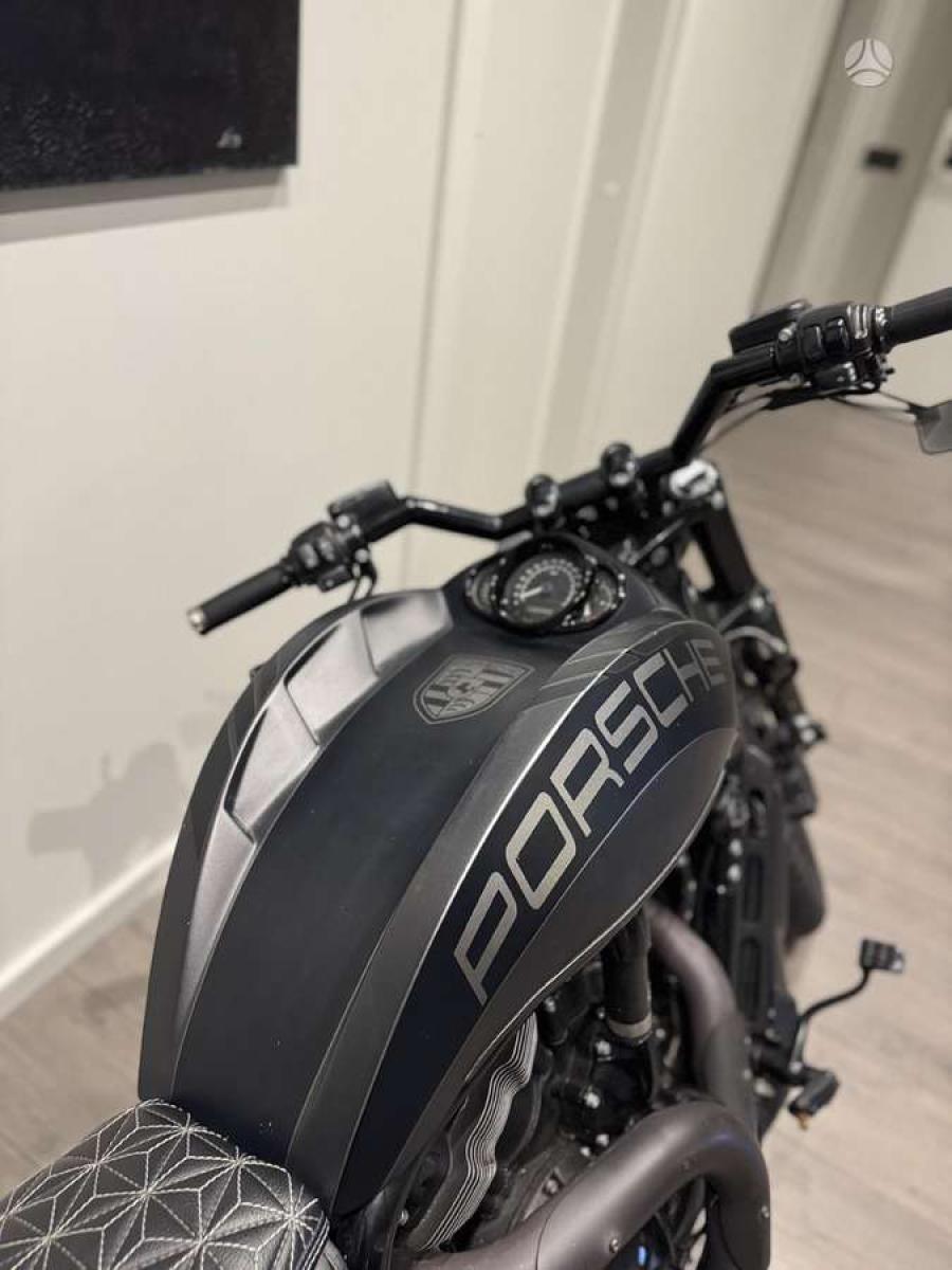 Pelēks Harley-Davidson VRSCF 2014 Viļņa, ar dzinēja tilpumu 1.25 L un nobraukumu 35 tūkst. km par 17900 €, foto 9 vietnē AUTOMOTO.COM.LV