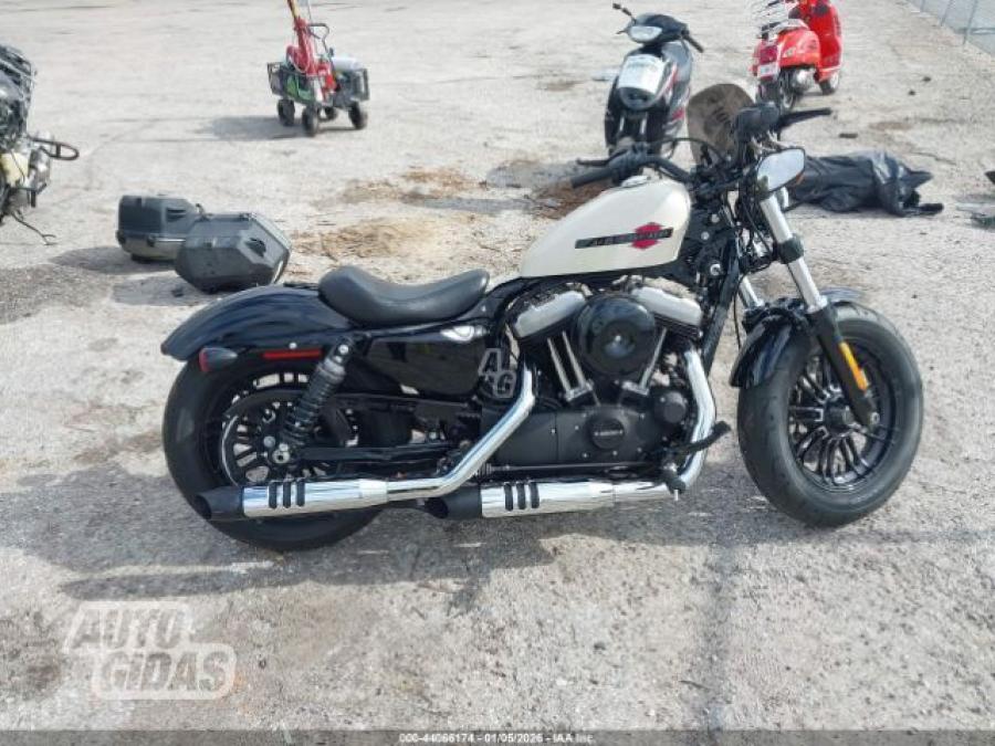 Black Harley-Davidson XL 0 in Klaipeda, with an engine capacity of 0.00 L and mileage of 0 thousand km for 7000 €, photo 13 on AUTOMOTO.COM.LV