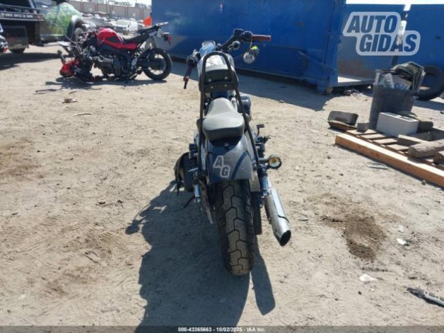 Black Harley-Davidson XL 2015 in Klaipeda, with an engine capacity of 1.20 L and mileage of 0 thousand km for 2800 €, photo 6 on AUTOMOTO.COM.LV