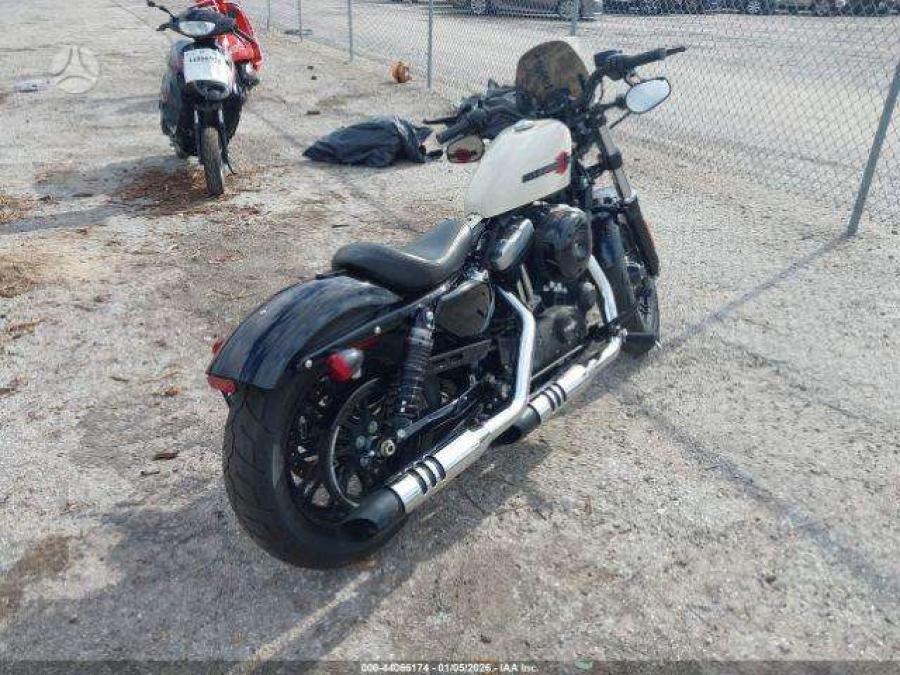 Black Harley-Davidson XL 2022 in Klaipeda, with an engine capacity of 1.20 L and mileage of 6 thousand km for 7000 €, photo 4 on AUTOMOTO.COM.LV