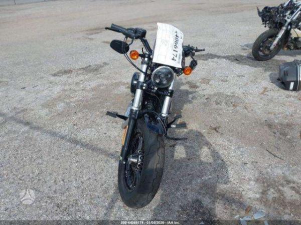 Black Harley-Davidson XL 2022 in Klaipeda, with an engine capacity of 1.20 L and mileage of 6 thousand km for 7000 €, photo 5 on AUTOMOTO.COM.LV
