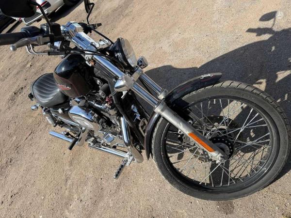 Harley-Davidson XL 2001 Šauļi, ar dzinēja tilpumu 1.20 L un nobraukumu 28 tūkst. km par 2700 €, foto 4 vietnē AUTOMOTO.COM.LV