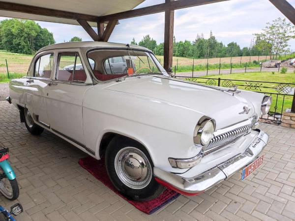 White HAZ 21 Volga 1961 in Vilnius, with an engine capacity of 2.45 L and mileage of 36 thousand km for 8000 €, photo 3 on AUTOMOTO.COM.LV
