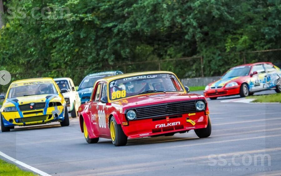 Sarkans HAZ 24 1974 Rīga, ar dzinēja tilpumu 2.30 L un nobraukumu 5 tūkst. km par 6000 €, foto 3 vietnē AUTOMOTO.COM.LV