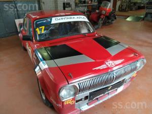 Sarkans HAZ 24 1989 Rīga, ar dzinēja tilpumu 2.40 L un nobraukumu 100 tūkst. km par 8000 €, foto  vietnē AUTOMOTO.COM.LV