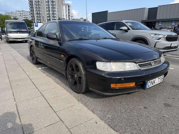 Melns Honda Accord 1998 Viļņa, ar dzinēja tilpumu 2.16 L un nobraukumu 293 tūkst. km par 750 €, foto 1 vietnē AUTOMOTO.COM.LV