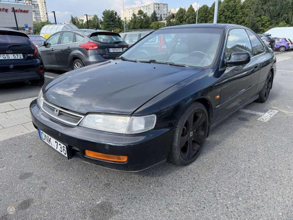 Melns Honda Accord 1998 Viļņa, ar dzinēja tilpumu 2.16 L un nobraukumu 293 tūkst. km par 750 €, foto 3 vietnē AUTOMOTO.COM.LV