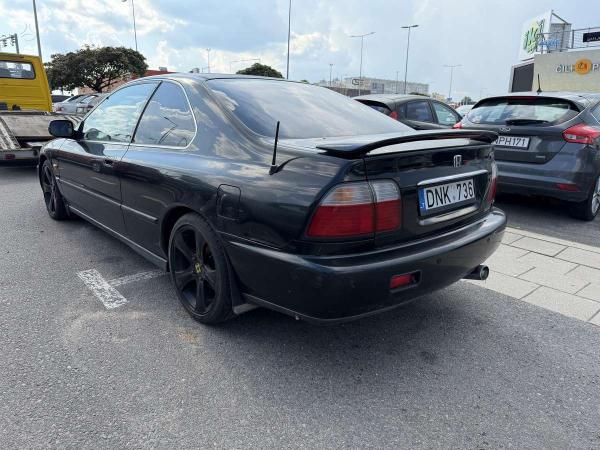 Melns Honda Accord 1998 Viļņa, ar dzinēja tilpumu 2.16 L un nobraukumu 293 tūkst. km par 750 €, foto 4 vietnē AUTOMOTO.COM.LV