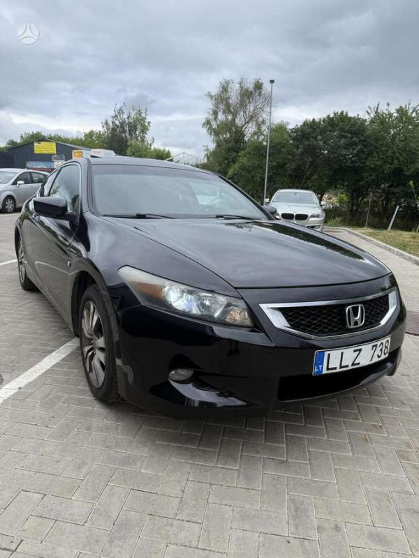 Black Honda Accord 2008 in Vilnius, with an engine capacity of 2.35 L and mileage of 400 thousand km for 3600 €, photo 1 on AUTOMOTO.COM.LV