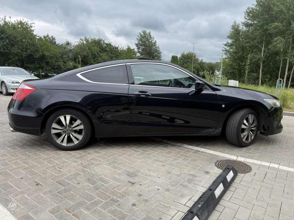 Black Honda Accord 2008 in Vilnius, with an engine capacity of 2.35 L and mileage of 400 thousand km for 3600 €, photo 2 on AUTOMOTO.COM.LV