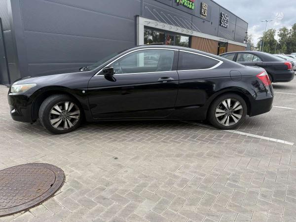 Black Honda Accord 2008 in Vilnius, with an engine capacity of 2.35 L and mileage of 400 thousand km for 3600 €, photo 3 on AUTOMOTO.COM.LV