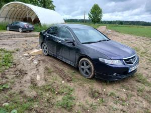 Melns Honda Accord 2003 Dobele, ar dzinēja tilpumu 2.40 L un nobraukumu 307 tūkst. km par 1300 €, foto 1 vietnē AUTOMOTO.COM.LV
