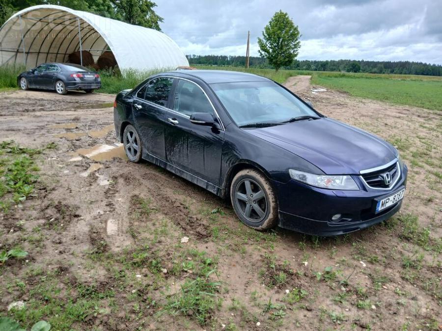 Melns Honda Accord 2003 Dobele, ar dzinēja tilpumu 2.40 L un nobraukumu 307 tūkst. km par 1300 €, foto 1 vietnē AUTOMOTO.COM.LV