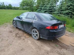 Melns Honda Accord 2003 Dobele, ar dzinēja tilpumu 2.40 L un nobraukumu 307 tūkst. km par 1300 €, foto 4 vietnē AUTOMOTO.COM.LV