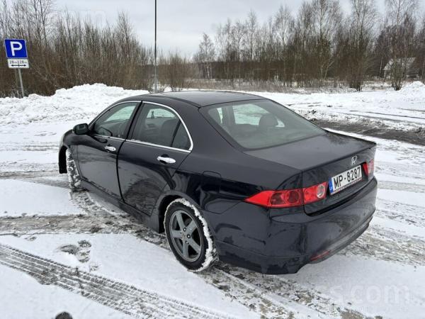 Black Honda Accord 2003 in Riga, with an engine capacity of 2.40 L and mileage of 320 thousand km for 2200 €, photo 4 on AUTOMOTO.COM.LV