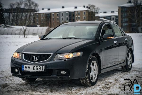 Melns Honda Accord 2003 Rīga, ar dzinēja tilpumu 2.00 L un nobraukumu 352 tūkst. km par 990 €, foto 1 vietnē AUTOMOTO.COM.LV