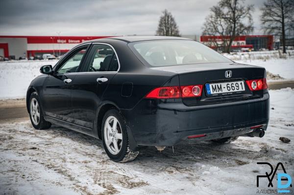 Melns Honda Accord 2003 Rīga, ar dzinēja tilpumu 2.00 L un nobraukumu 352 tūkst. km par 990 €, foto 4 vietnē AUTOMOTO.COM.LV