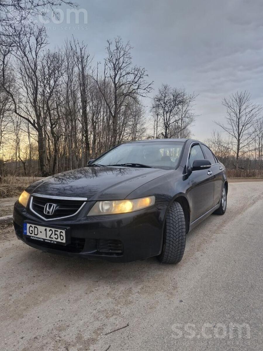 Melns Honda Accord 2003 Ogre, ar dzinēja tilpumu 2.00 L un nobraukumu 337 tūkst. km par 550 €, foto 1 vietnē AUTOMOTO.COM.LV