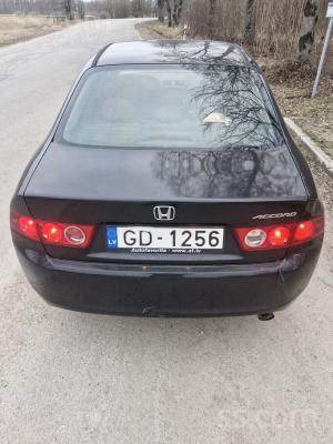 Melns Honda Accord 2003 Ogre, ar dzinēja tilpumu 2.00 L un nobraukumu 337 tūkst. km par 550 €, foto 3 vietnē AUTOMOTO.COM.LV