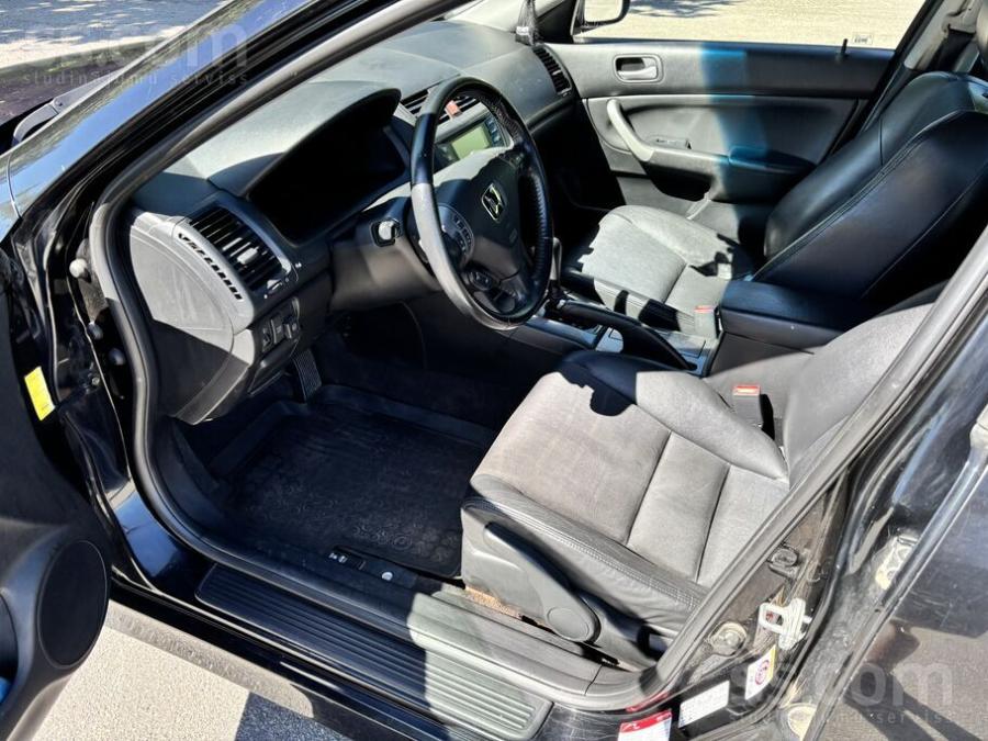 Melns Honda Accord 2003 Rīga, ar dzinēja tilpumu 2.40 L un nobraukumu 315 tūkst. km par 1500 €, foto 7 vietnē AUTOMOTO.COM.LV