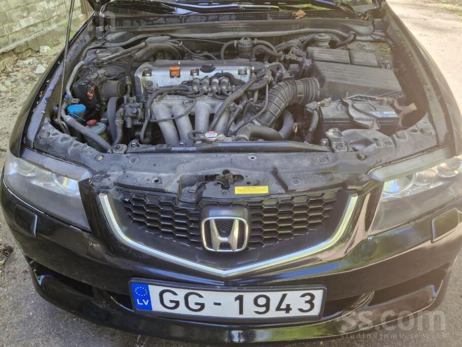 Melns Honda Accord 2003 Liepāja, ar dzinēja tilpumu 2.40 L un nobraukumu 312 tūkst. km par 600 €, foto 3 vietnē AUTOMOTO.COM.LV