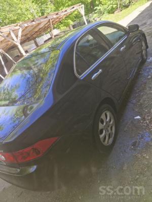 Melns Honda Accord 2003 Liepāja, ar dzinēja tilpumu 2.40 L un nobraukumu 312 tūkst. km par 600 €, foto 4 vietnē AUTOMOTO.COM.LV