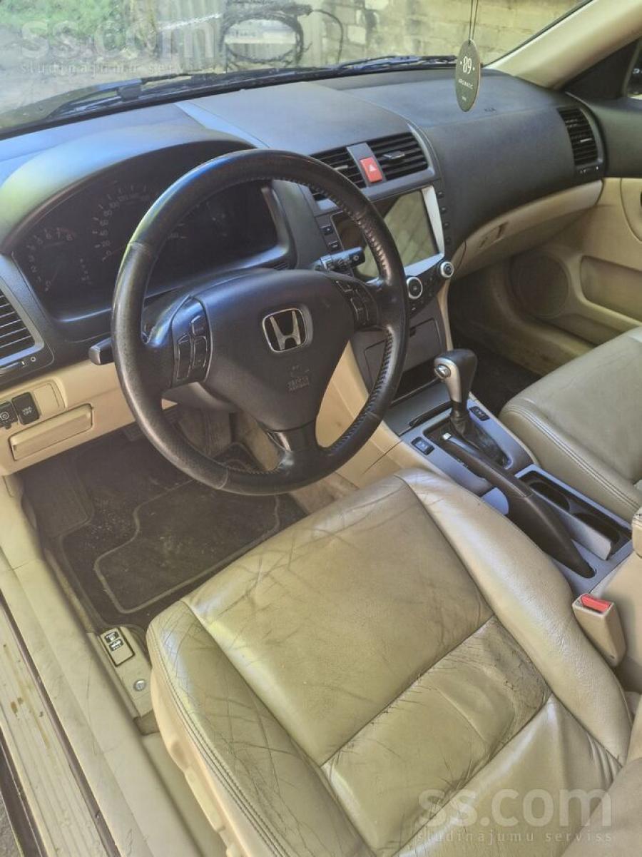 Melns Honda Accord 2003 Liepāja, ar dzinēja tilpumu 2.40 L un nobraukumu 312 tūkst. km par 600 €, foto 5 vietnē AUTOMOTO.COM.LV