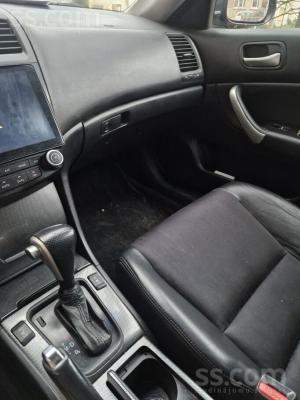 Melns Honda Accord 2004 Jelgava, ar dzinēja tilpumu 2.00 L un nobraukumu 224 tūkst. km par 3300 €, foto 3 vietnē AUTOMOTO.COM.LV