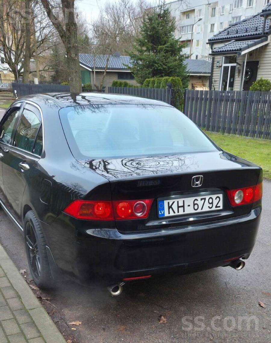 Black Honda Accord 2004 in Liepaja, with an engine capacity of 2.40 L and mileage of 333 thousand km for 2000 €, photo 1 on AUTOMOTO.COM.LV