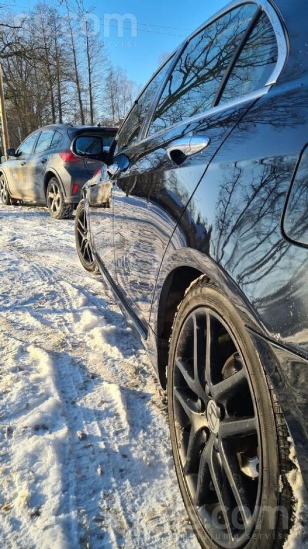Black Honda Accord 2004 in Riga, with an engine capacity of 2.40 L and mileage of 203 thousand km for 2450 €, photo 4 on AUTOMOTO.COM.LV