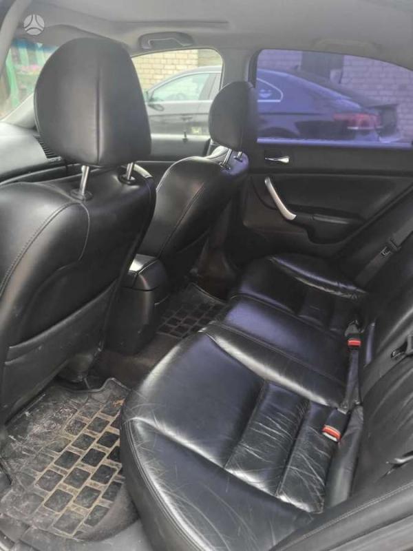 Black Honda Accord 2004 in Telschi, with an engine capacity of 2.35 L and mileage of 295 thousand km for 1800 €, photo 5 on AUTOMOTO.COM.LV