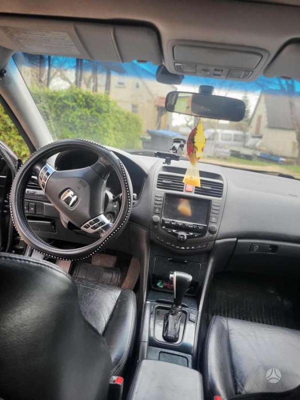 Black Honda Accord 2004 in Telschi, with an engine capacity of 2.35 L and mileage of 295 thousand km for 1800 €, photo 6 on AUTOMOTO.COM.LV