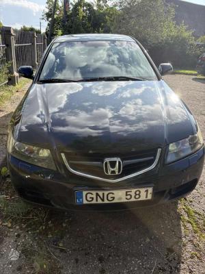 Black Honda Accord 2004 in Plunge, with an engine capacity of 2.20 L and mileage of 280 thousand km for 700 €, photo 5 on AUTOMOTO.COM.LV